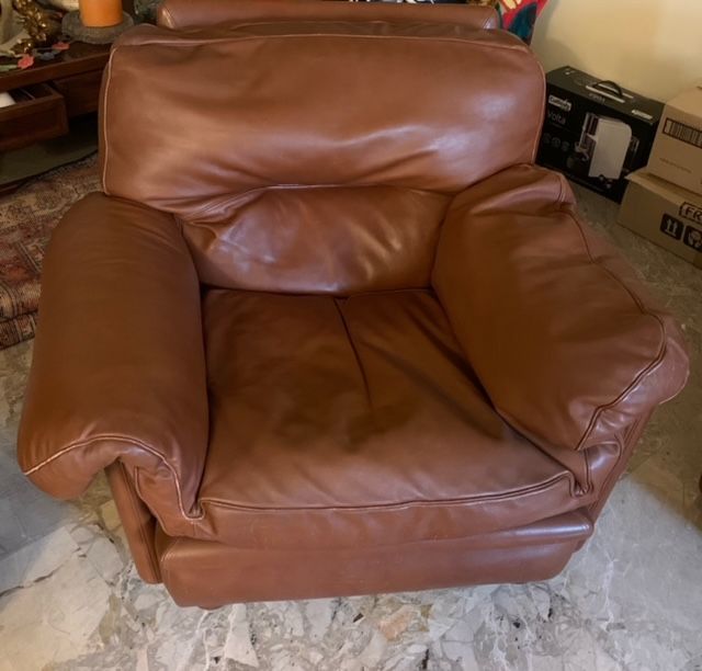 Divano Poppy Frau + 2 poltrone e pouf in pelle color cognac | Grand Vintage